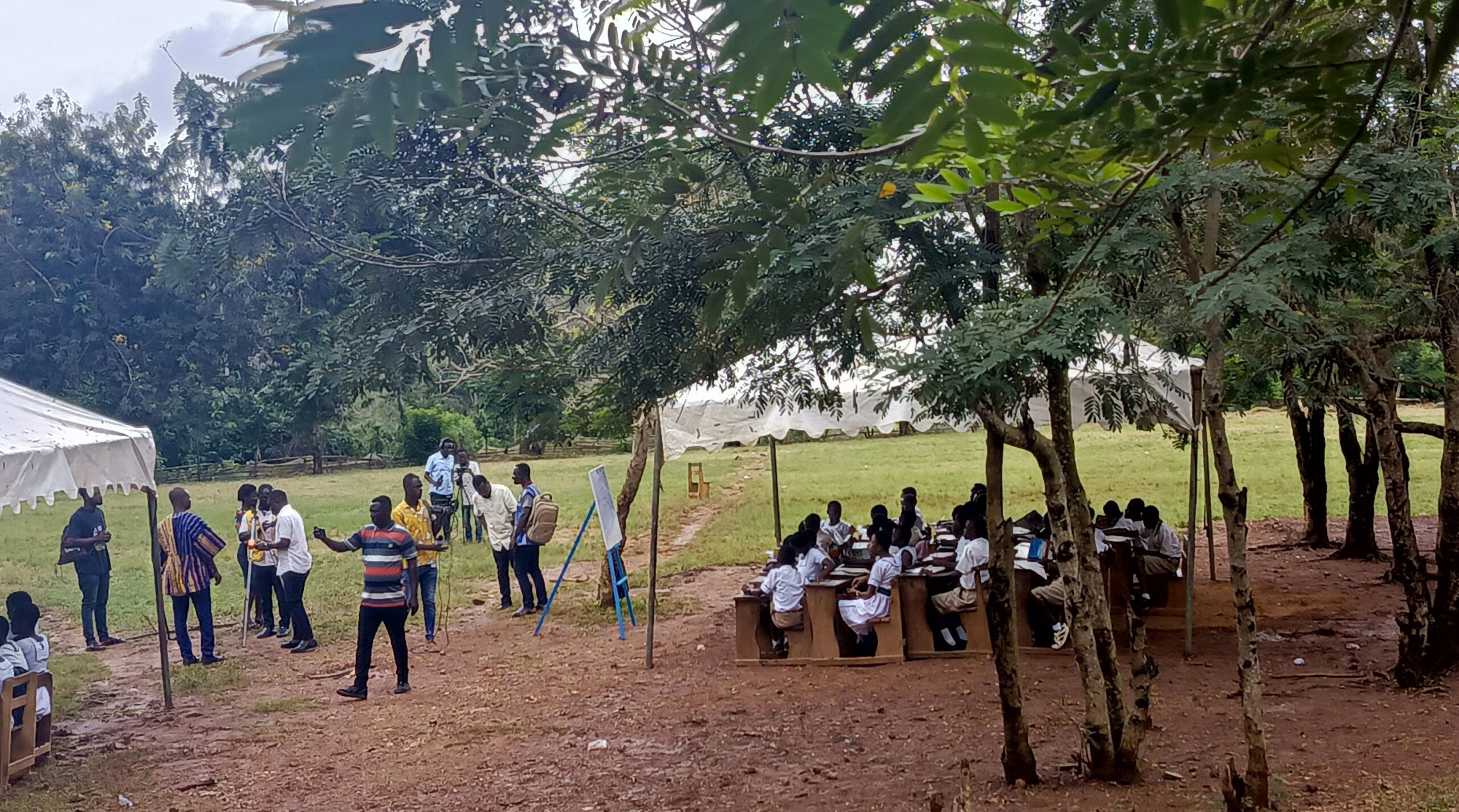 Kunsu School Children Study Under Trees, Canopies » Broadcastergh.com