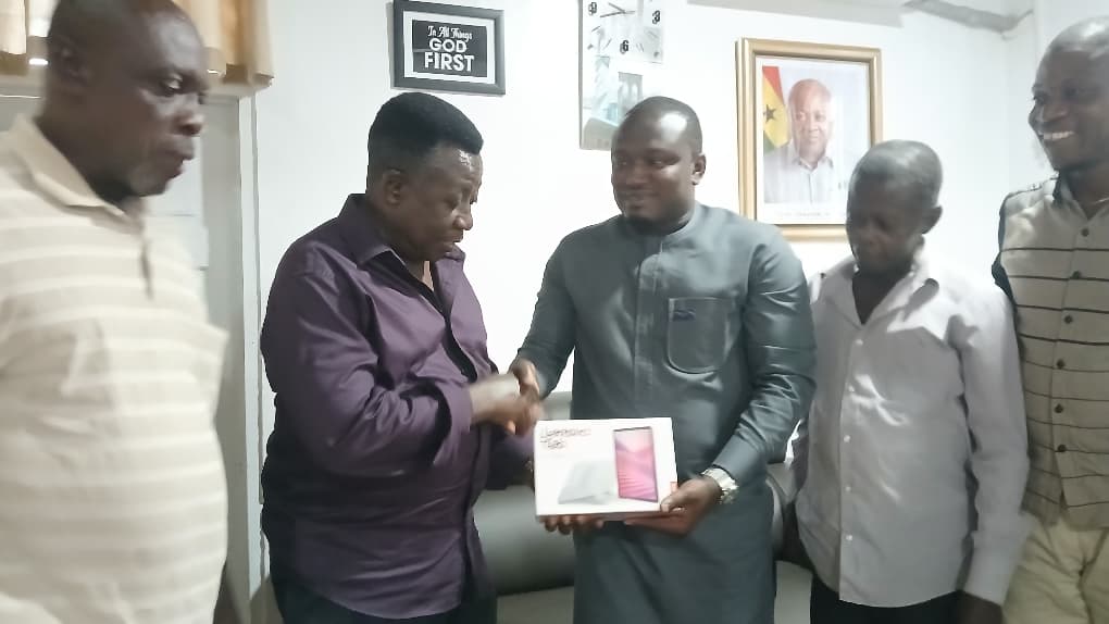 Mankranso Chief Strengthens Ties with District Assembly » Broadcastergh.com